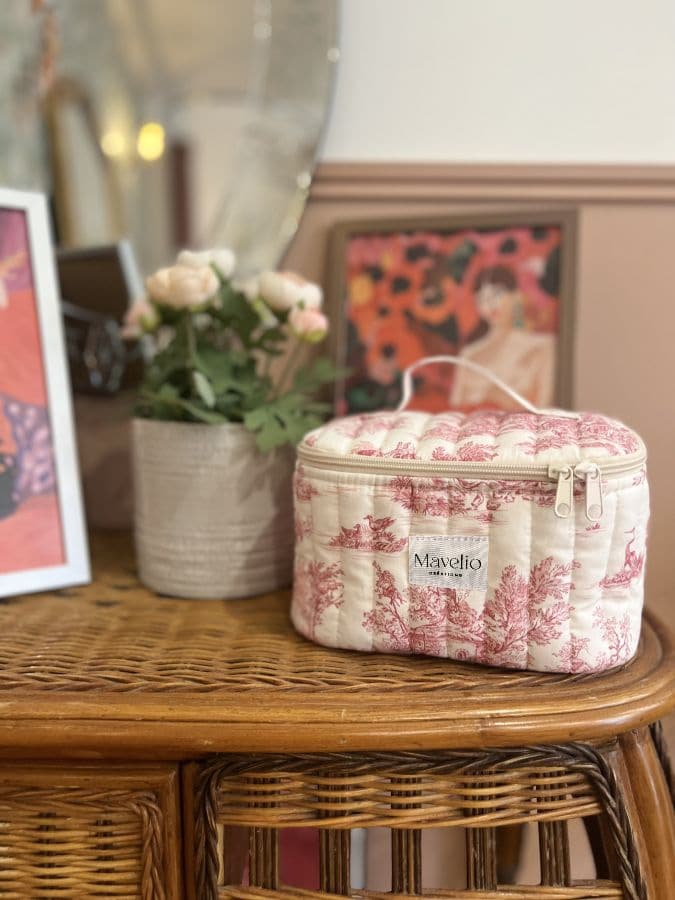 Vanity matelassé Toile de Jouy framboise - Mavelio Créations